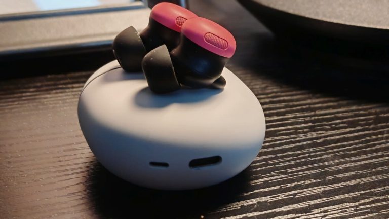 Pixel Buds Pro 2 Feature Drop Adds Adaptive Audio and Head Gesture ...